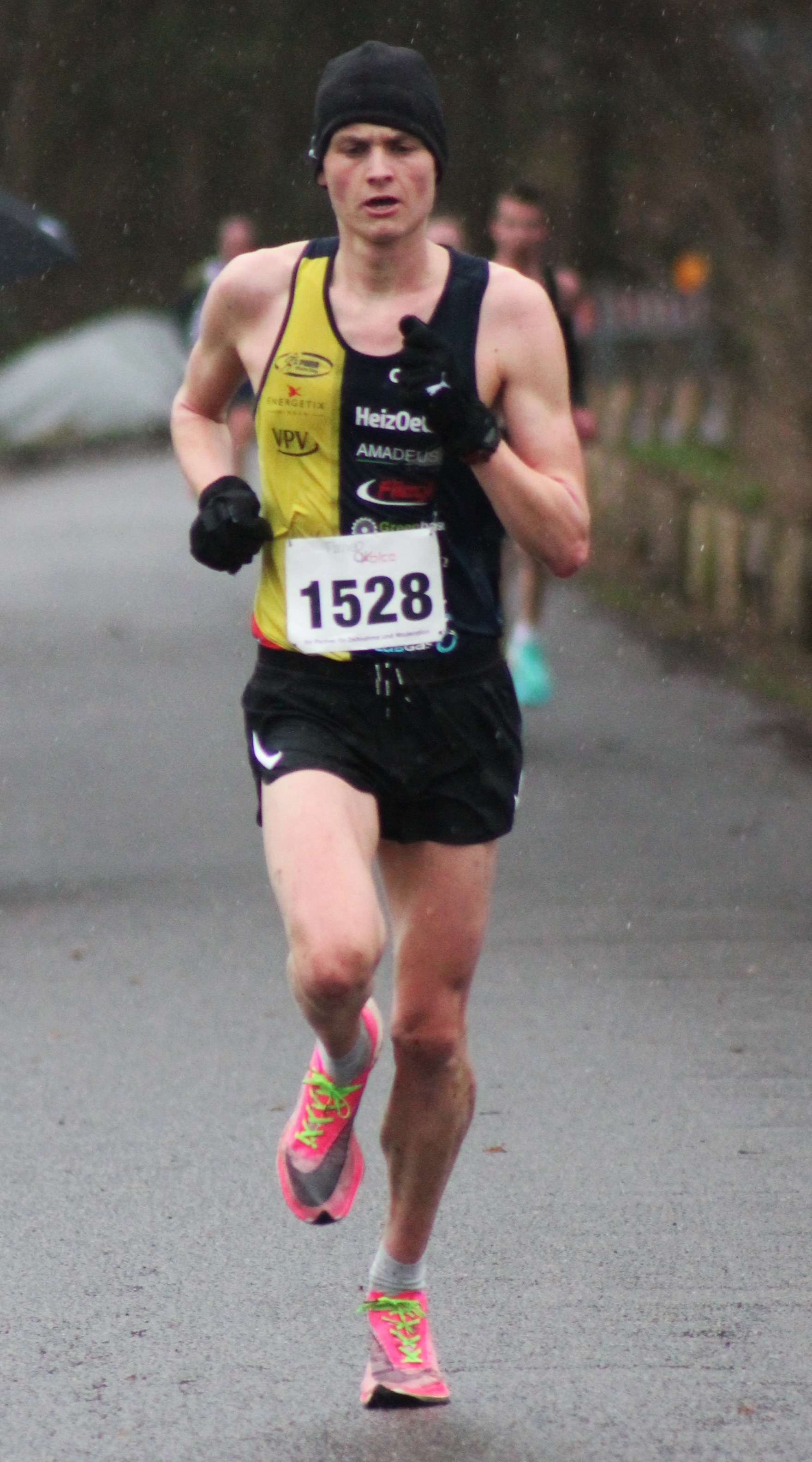 Luke Kelly mit neuer Bestzeit beim 15 km Lauf in Porz - LAZ Puma Rhein-Sieg